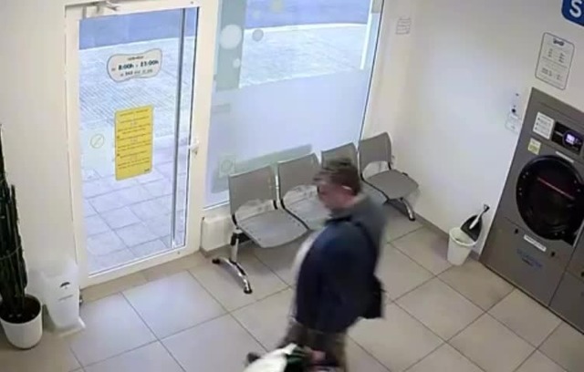 The dude left just in time. - Meme by dude.droid :) Memedroid