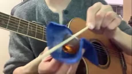 Tocando la guitarra como si fuera un chelo - Meme subido por milolucas ...