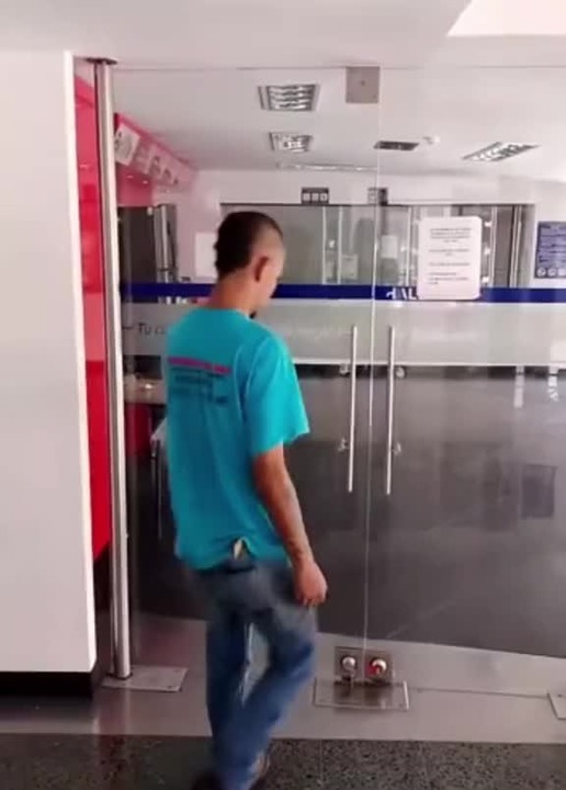 Porta de Vidro - Meme subido por MMD_Fun_Agent_PT :) Memedroid