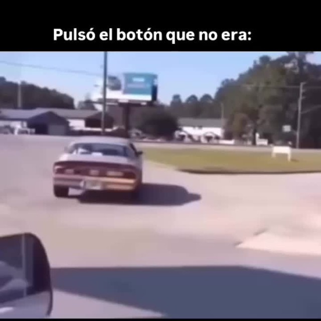 Le dio al botón equivocado y ahora estamos todos en modo pánico - Meme ...
