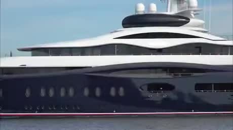 That's a cool new yacht Mark - Meme subido por XKRAY :) Memedroid