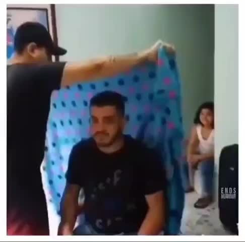 El cuello le hizo CRACK - Meme subido por Eduargr :) Memedroid