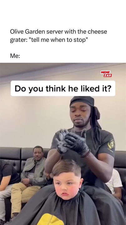 Me sprinkling Parmesan cheese on my pizza - Meme subido por ogbenjamin ...