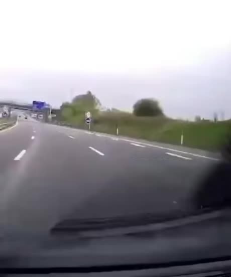 Be aware of your surroundings - Meme by gxldnqx :) Memedroid