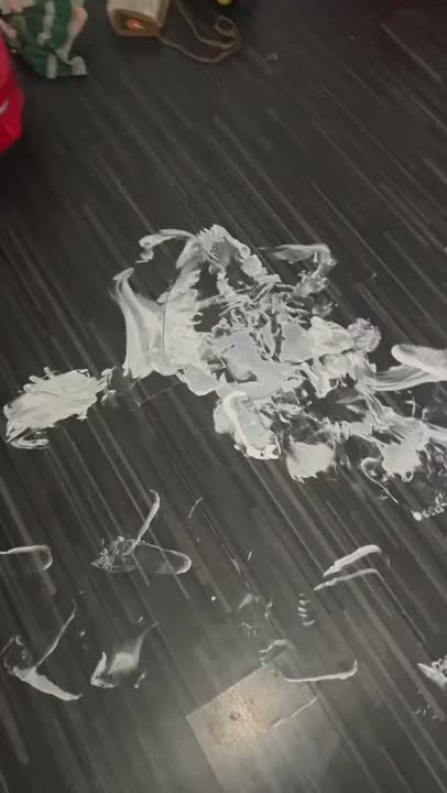 Yo una vez pinte las paredes de mi casa con mis manos mientras mis ...