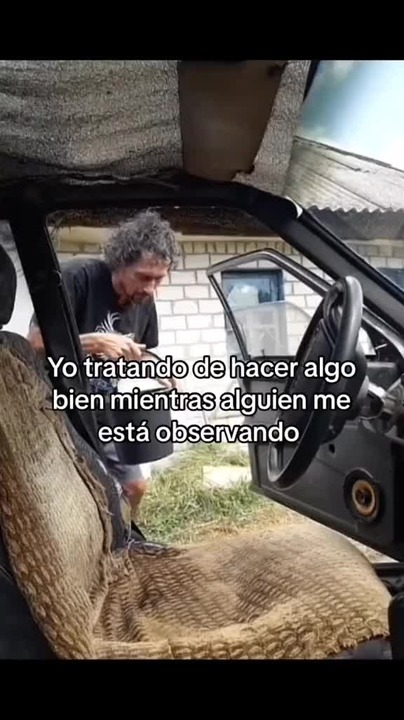 When te observan haciendo cosas... - Meme by josevega98 :) Memedroid