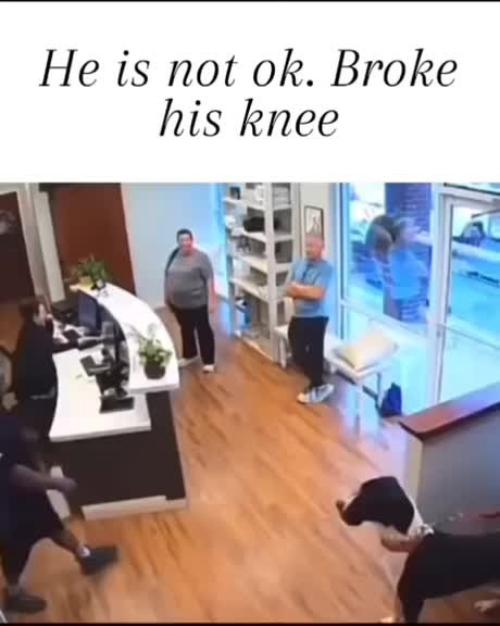 se rompió la rodilla del susto wtf - Meme subido por Dreambaer :) Memedroid