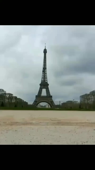 Cual está mas duro? Momo o la torre Eiffel? - Meme subido por ...