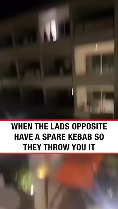 Sharing a kebab with the building in front - Meme subido por ...