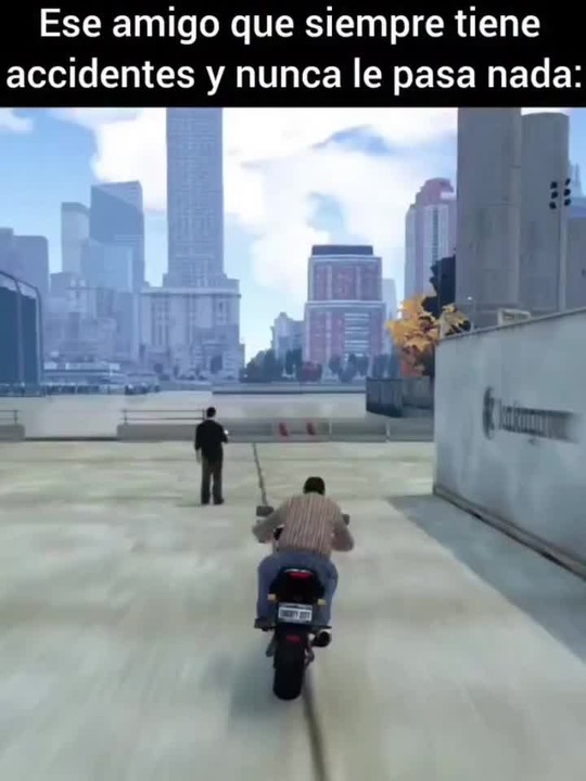 Ese colega que vive cayéndose y siempre sale ileso - Meme subido por ...
