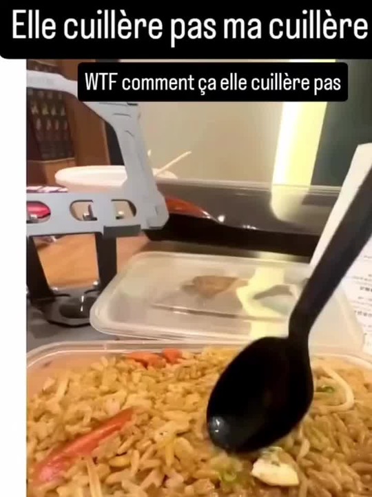 Elle cuillère pas... c’est quoi cette trahison domestique là - Mème par ...