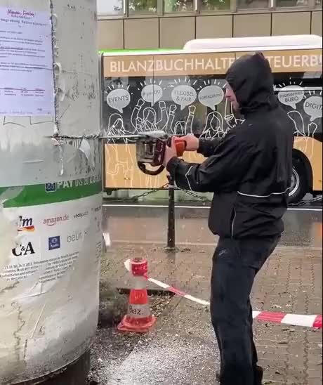 Layers and layers of wallpaper - Meme by Kruegernapoleon :) Memedroid