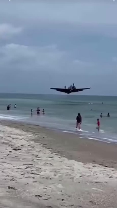 Plane landing on the beach - Meme by GoatLEAD :) Memedroid