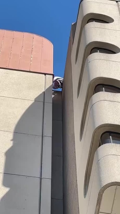 Edificio o tobogan - Meme subido por crazyShadow :) Memedroid