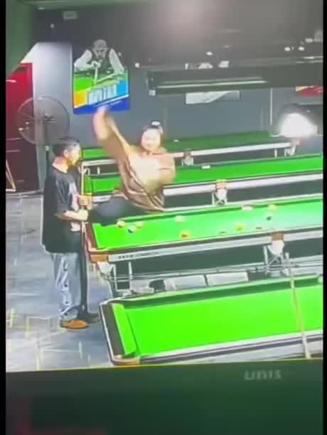 Maestra del kung fu de billar - Meme subido por a7xGM :) Memedroid