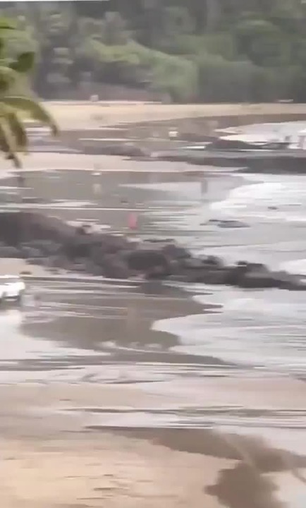 solo estaba jugando en la playa con el coche - Meme by a7xGM :) Memedroid